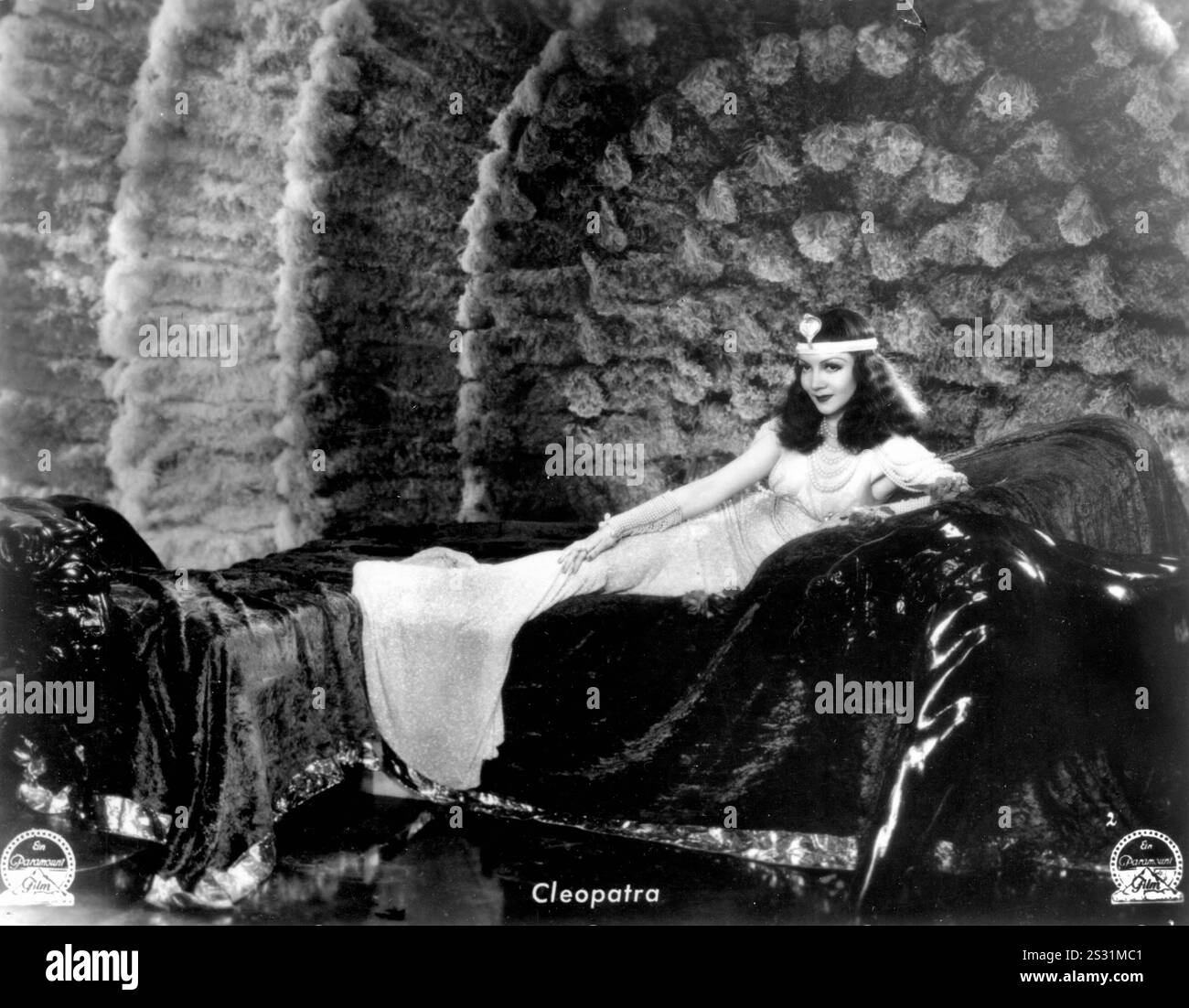 CLEOPATRA CLAUDETTE COLBERT Date: 1934 Stock Photo - Alamy