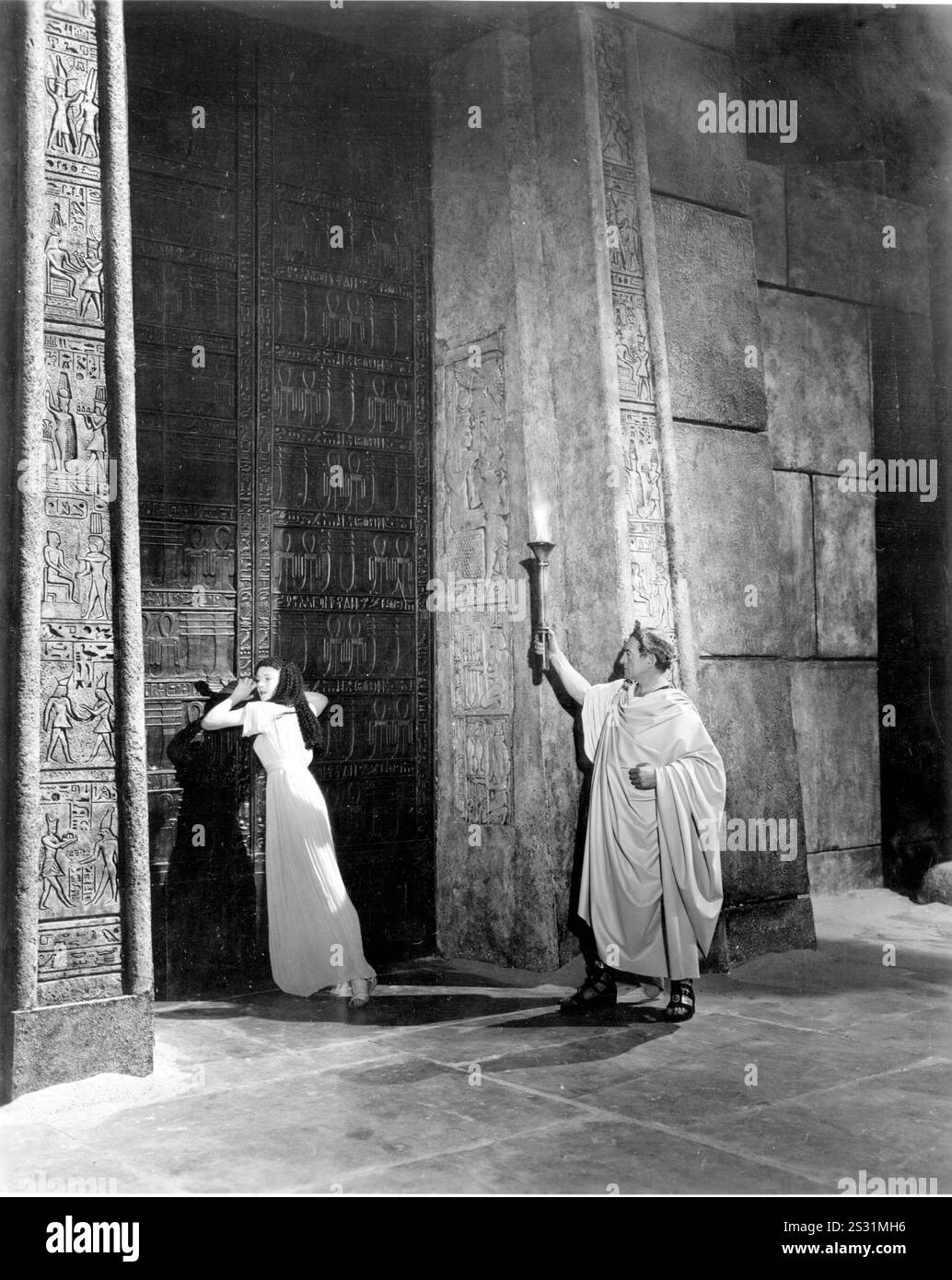 CAESAR AND CLEOPATRA RANK FILM ORG/TWO CITIES FIMS VIVIEN LEIGH as ...