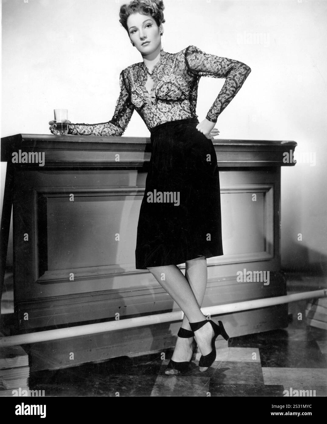 THE LOST WEEKEND PARAMOUNT PICTURES DORIS DOWLING Date: 1945 Stock ...