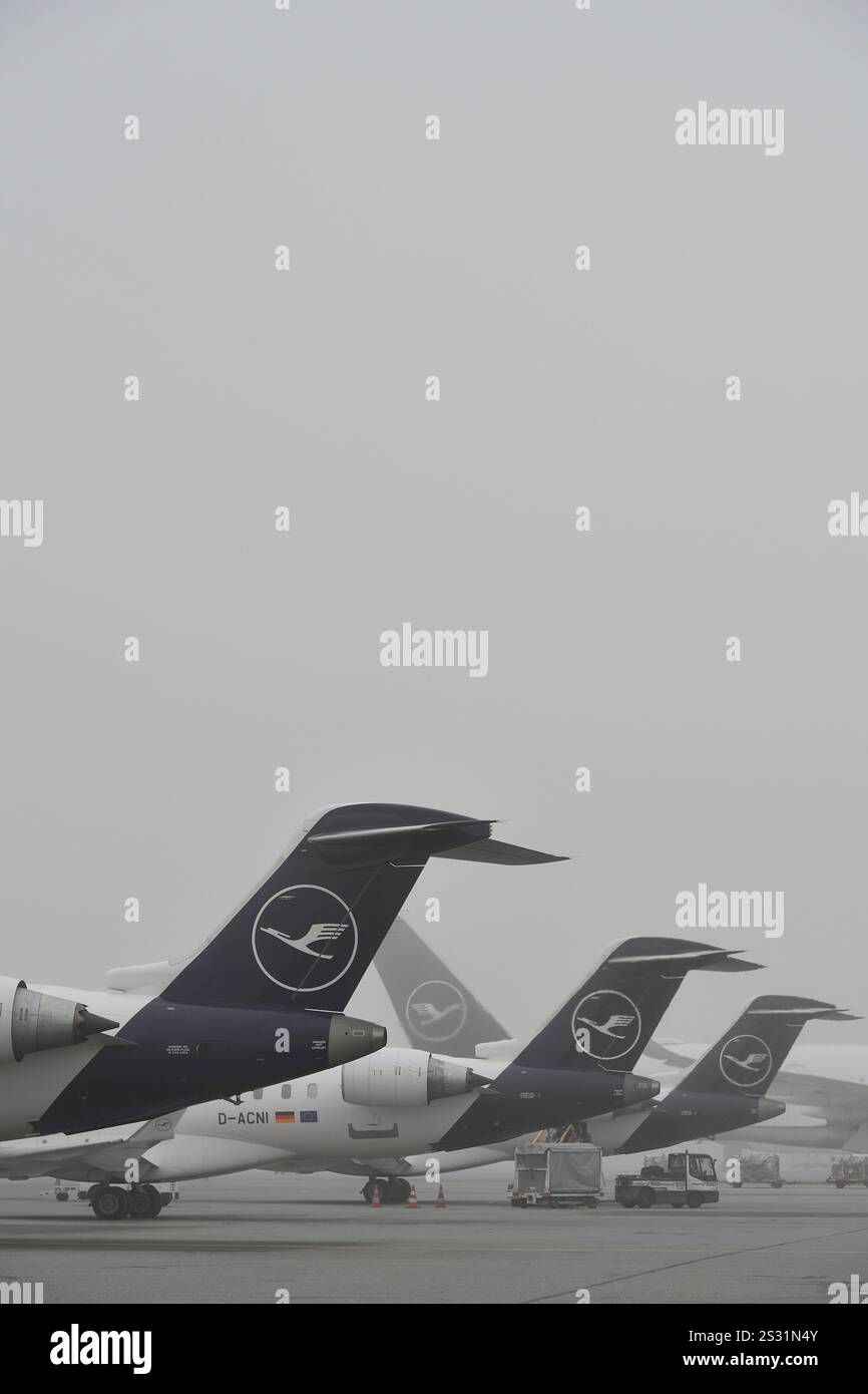 Lufthansa CRJ-900LR, Fog, Foggy, limited vision, Bad Weather Conditions ...