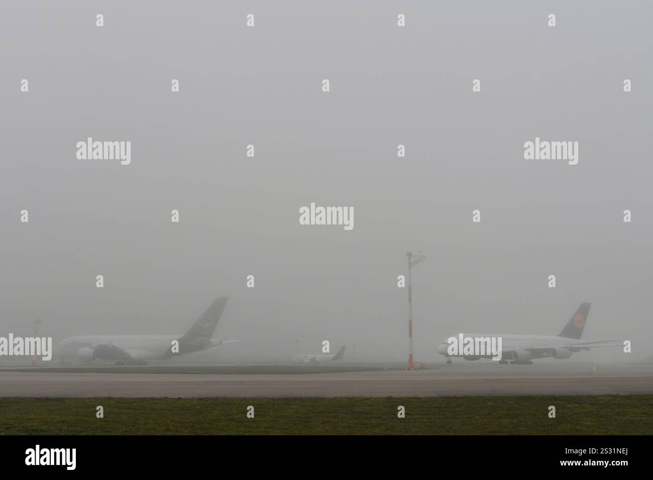 Lufthansa, A380, A380-800, Fog, Foggy, limited vision, Bad Weather ...