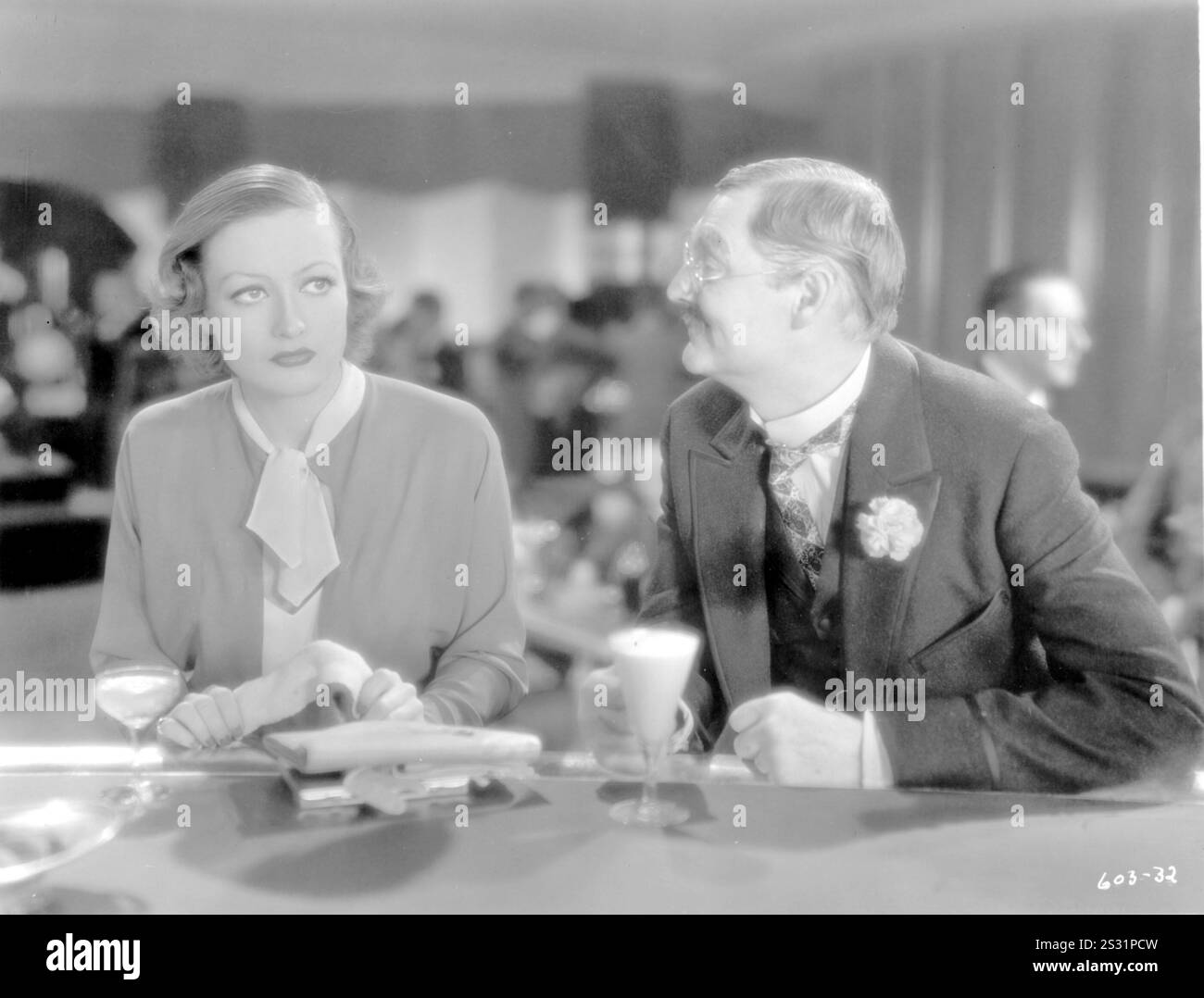 GRAND HOTEL JOAN CRAWFORD AND JOHN BARRYMORE DRINKING COCKTAILS ...