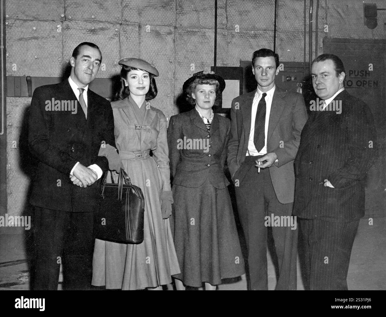 THE SMALL VOICE ANTHONY HAVELOCK-ALLAN , VALERIE HOBSON, MRS HAROLD ...