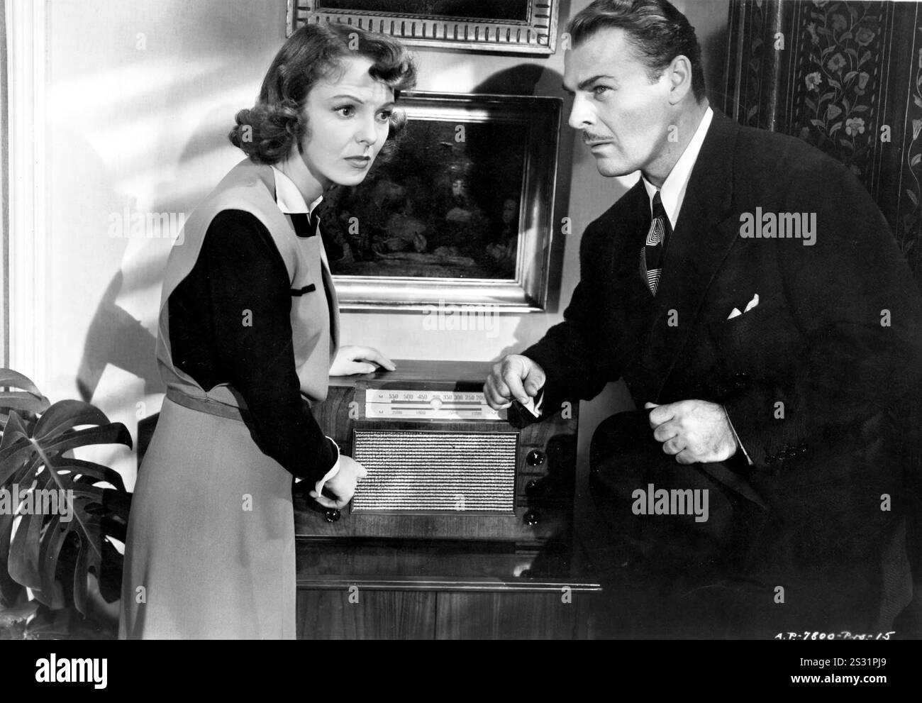 HANGMEN ALSO DIE ANNA LEE, BRIAN DONLEVY Date: 1943 Stock Photo - Alamy