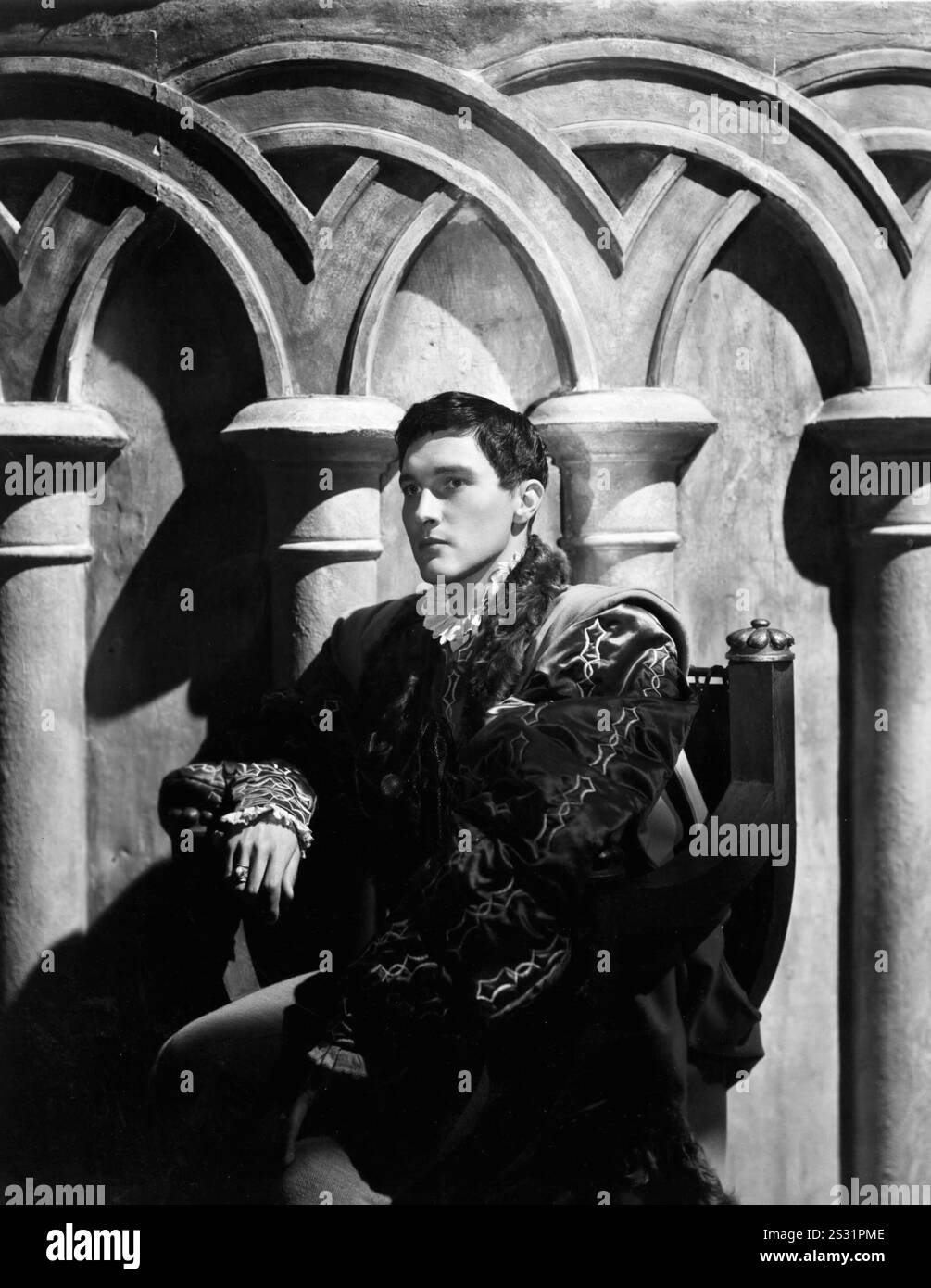 HAMLET TERENCE MORGAN AS LAERTES A RANK FILM Date: 1948 Stock Photo - Alamy
