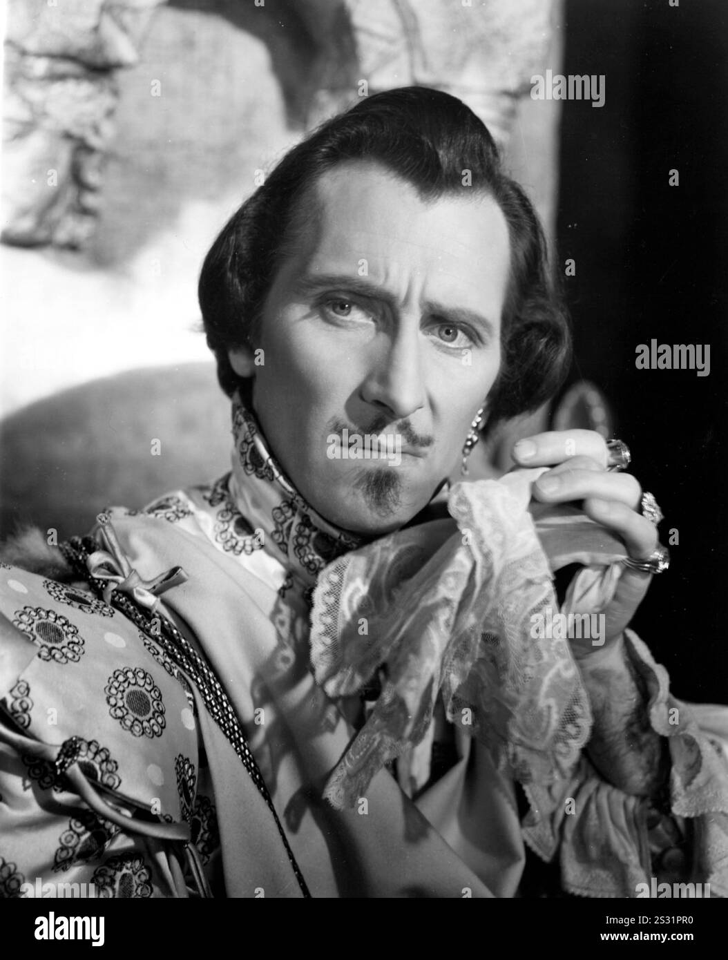 HAMLET PETER CUSHING A TWO CITIES FILM Date: 1948 Stock Photo - Alamy