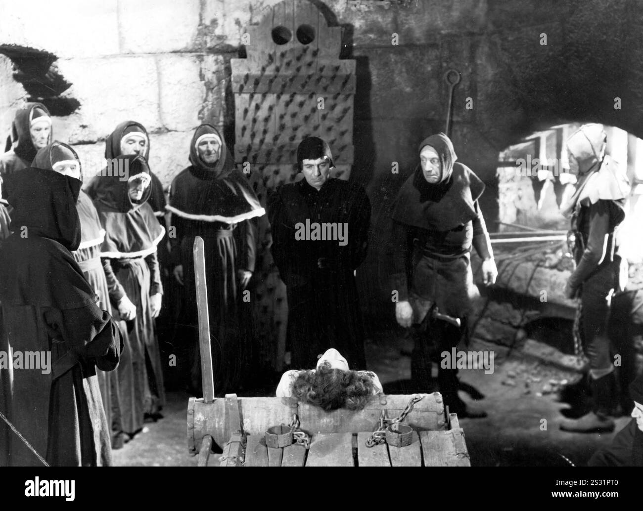 THE HUNCHBACK OF NOTRE DAME TORTURE RACK Date: 1939 Stock Photo - Alamy