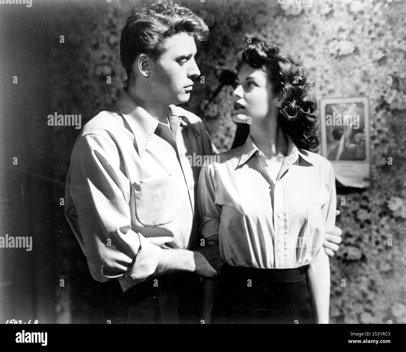 THE KILLERS UNIVERSAL PICTURES BURT LANCASTER, AVA GARDNER Date: 1946 ...