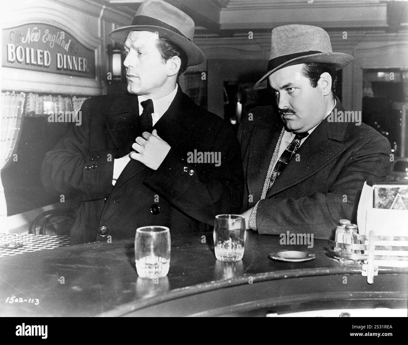 THE KILLERS CHARLES MCGRAW, WILLIAM CONRAD Date: 1946 Stock Photo - Alamy