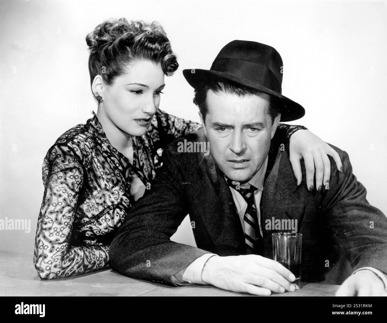 THE LOST WEEKEND PARAMOUNT PICTURES DORIS DOWLING, RAY MILLAND Date ...