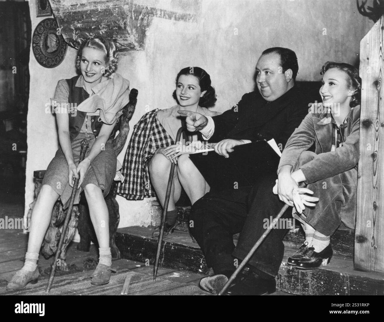 THE LADY VANISHES SALLY STEWART, MARGARET LOCKWOOD, DIRECTOR ALFRED ...