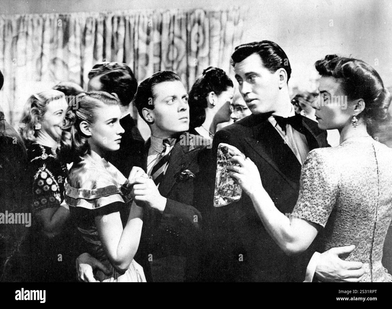 LONDON BELONGS TO ME SUSAN SHAW, RICHARD ATTNEBOROUGH, ANDREW CRAWFORD ...