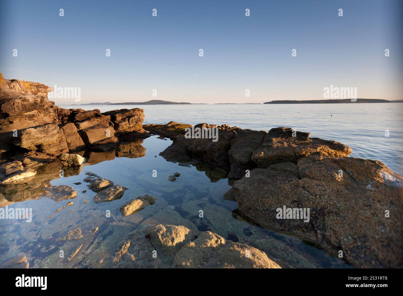 Outdoor seaside pools hi-res stock photography and images - Alamy