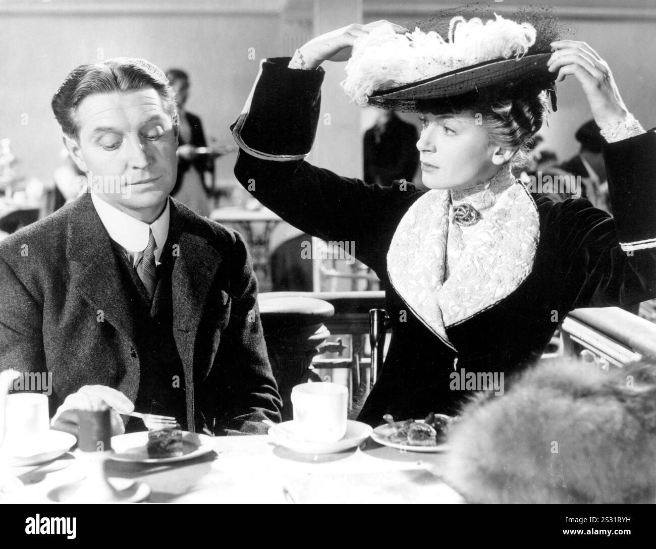 THE LIFE AND DEATH OF COLONEL BLIMP ROGER LIVESY, DEBORAH KERR Date ...