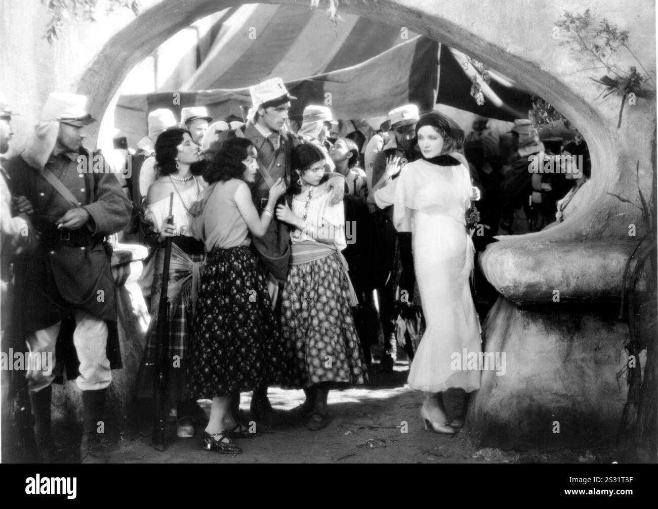 MOROCCO PARAMOUNT PICTURES GARY COOPER with three women, centre ...