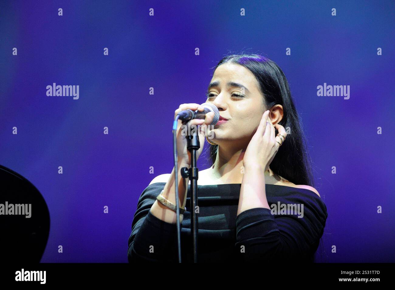 Die iranische Jazz-Sängerin Delaram Kafashzadeh beim Internationalen ...