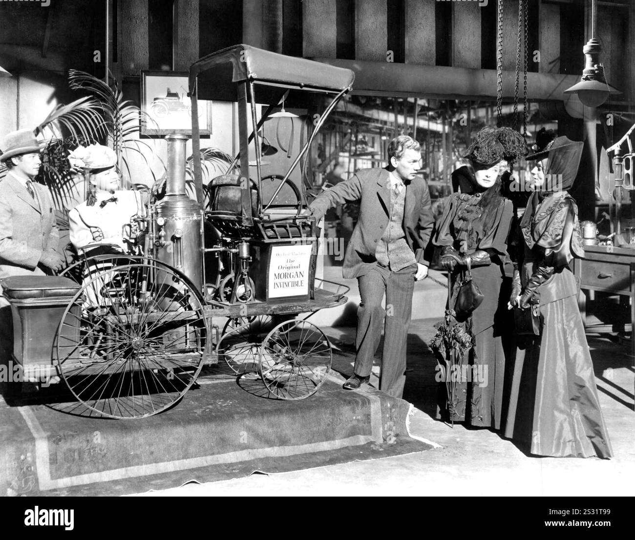 THE MAGNIFICENT AMBERSONS JOSEPH COTTEN, DOLORES COSTELLO, AGNES ...