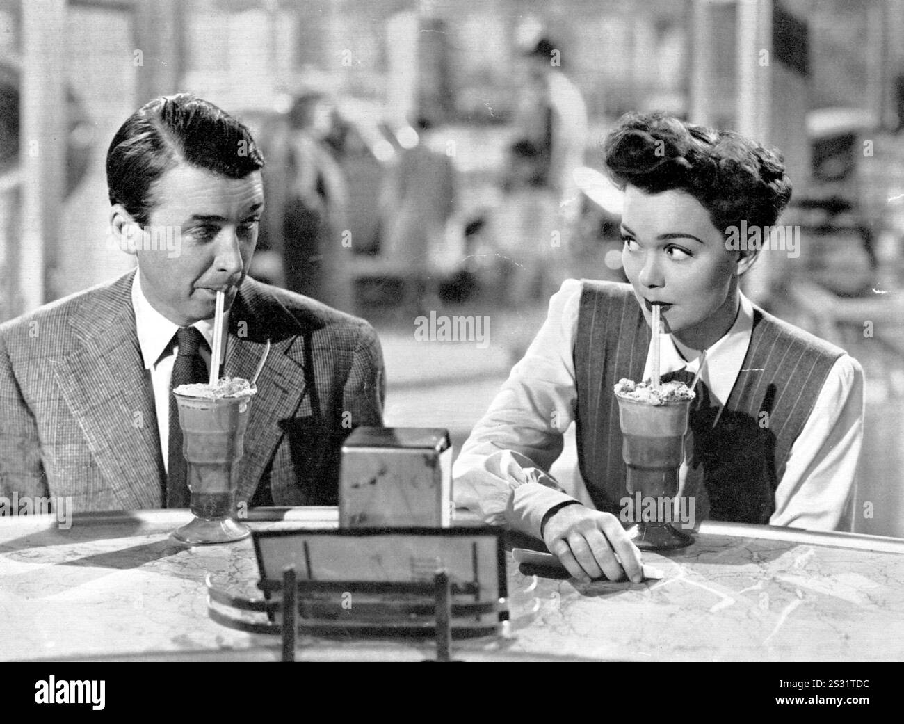 MAGIC TOWN JAMES STEWART AND JANE WYMAN Date: 1947 Stock Photo - Alamy