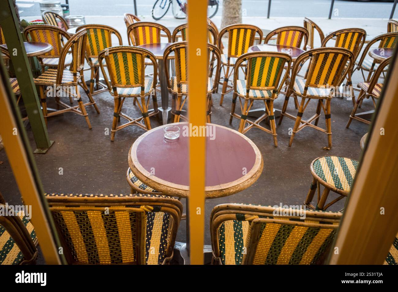 EMPTY CHAIRS AND TABLES AT A TERRASSE CAFÉ - PARIS FRANCE - FRENCH CAFÉ ...