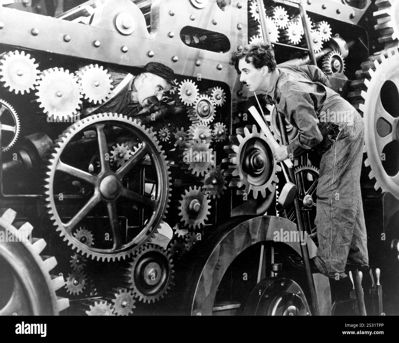 MODERN TIMES CHARLIE CHAPLIN Date: 1936 Stock Photo - Alamy