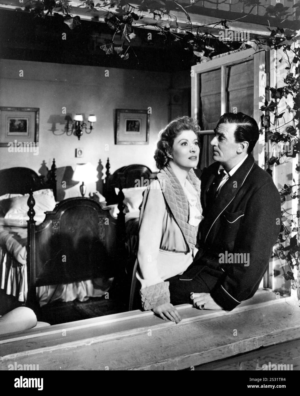 MRS MINIVER GREER GARSON, WALTER PIDGEON Date: 1942 Stock Photo - Alamy
