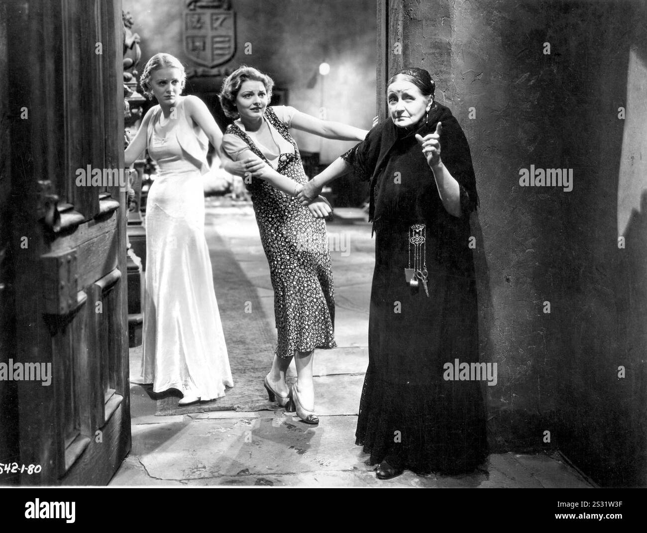 THE OLD DARK HOUSE UNIVERSAL PICTURES GLORIA STEWAR, left Date: 1932 ...
