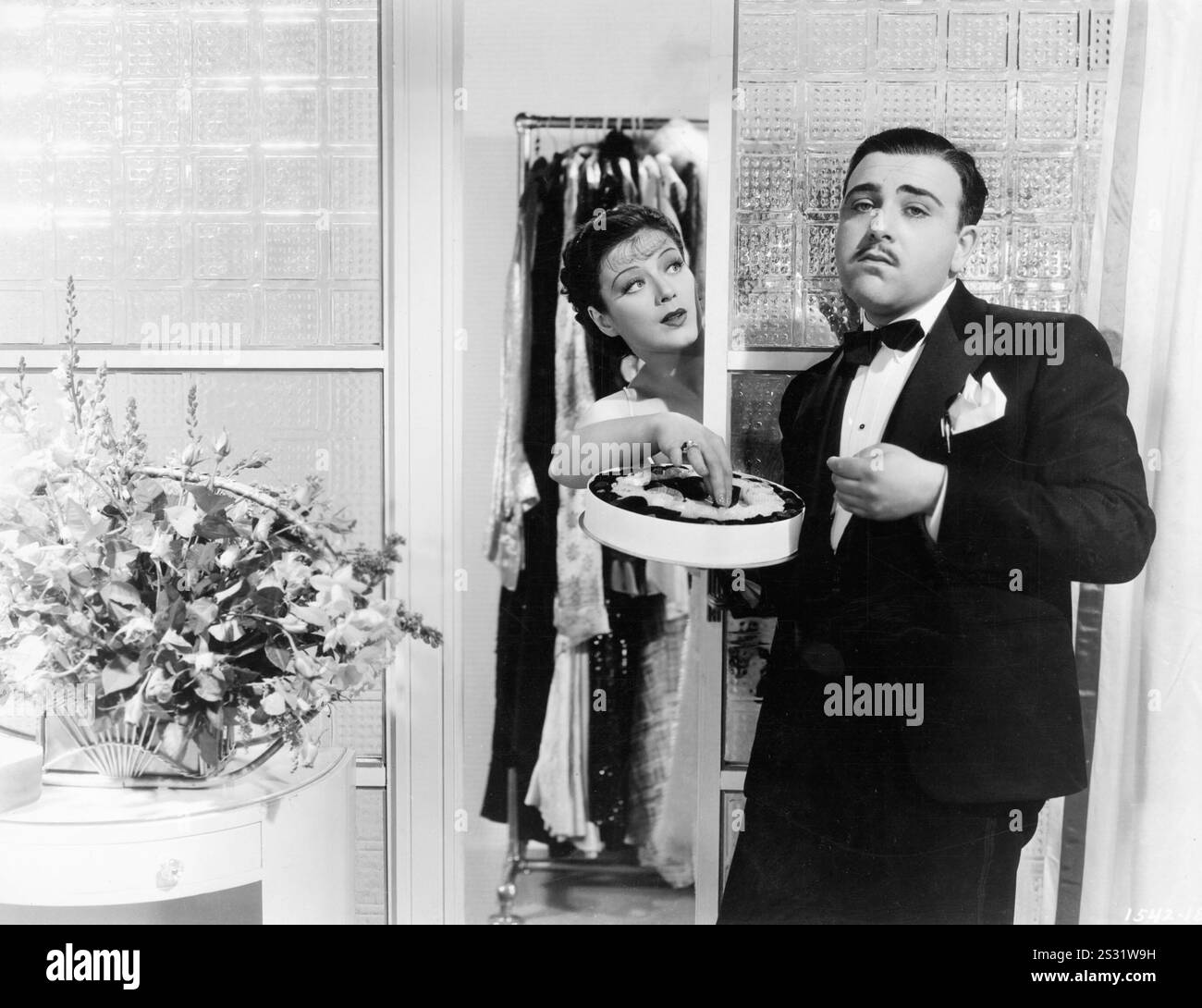 PARIS LOVE SONG MARY ELLIS, AKIM TAMIROFF Date: 1935 Stock Photo - Alamy