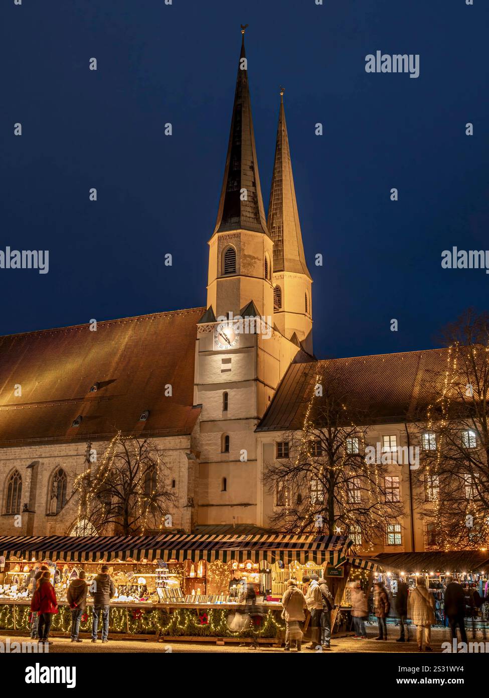 Christkindlmarkt auf dem Kapellplatz, Altötting, Bayern, Deutschland ...