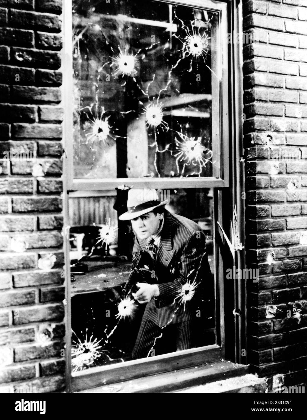 SCARFACE Paul Muni Date: 1932 Stock Photo - Alamy
