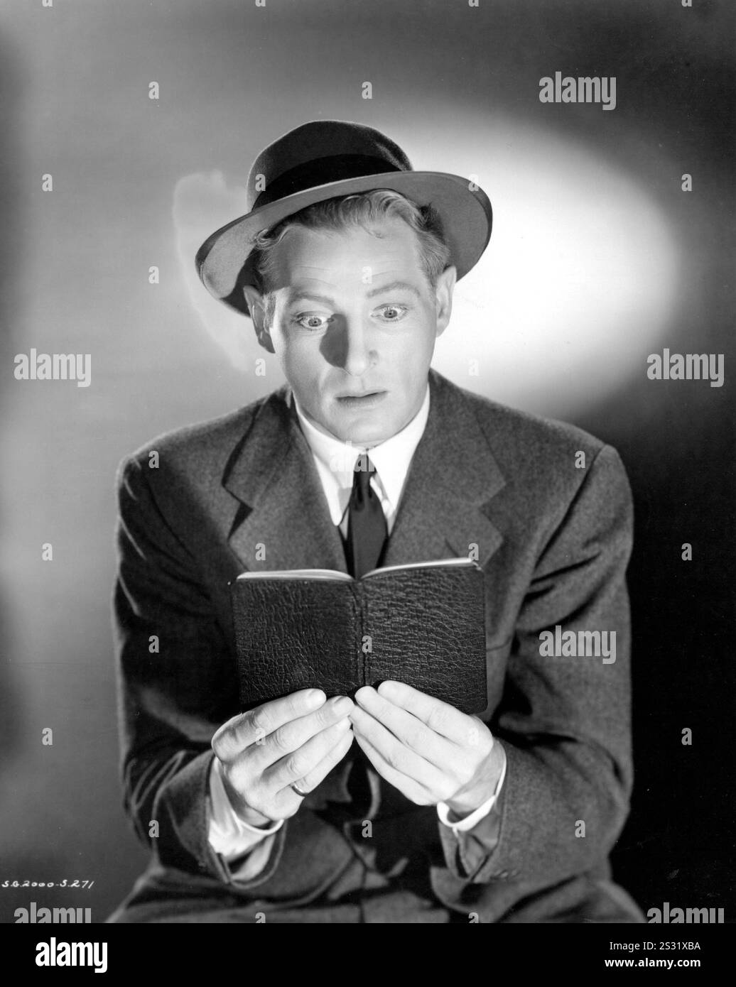 THE SECRET LIFE OF WALTER MITTY DANNY KAYE READING BOOK Date: 1947 ...