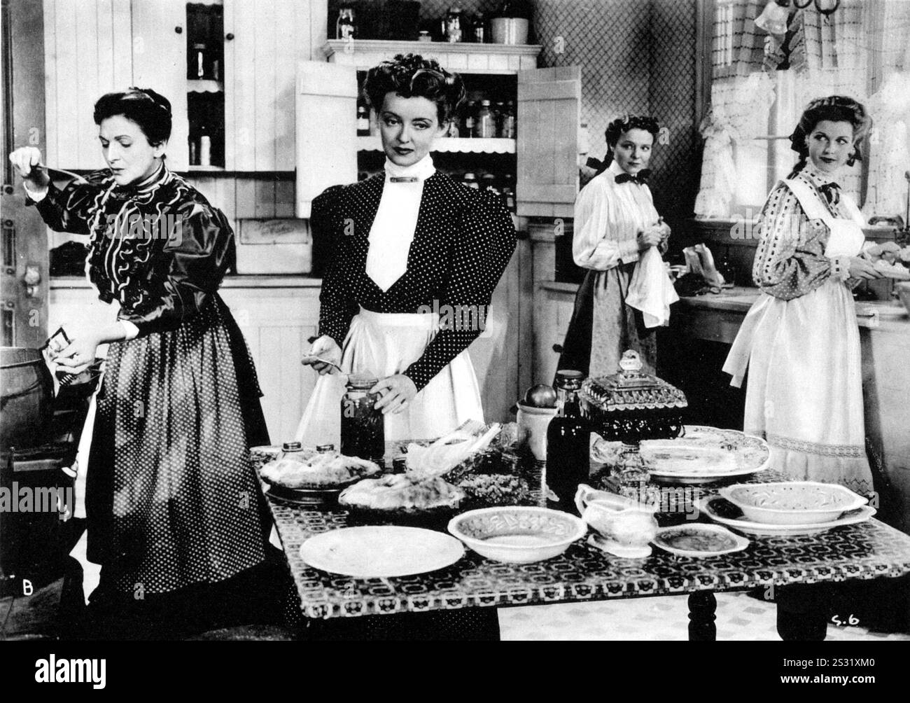 THE SISTERS Beulah Bondhi, Bette Davis, Jane Bryant and Anita Louise ...