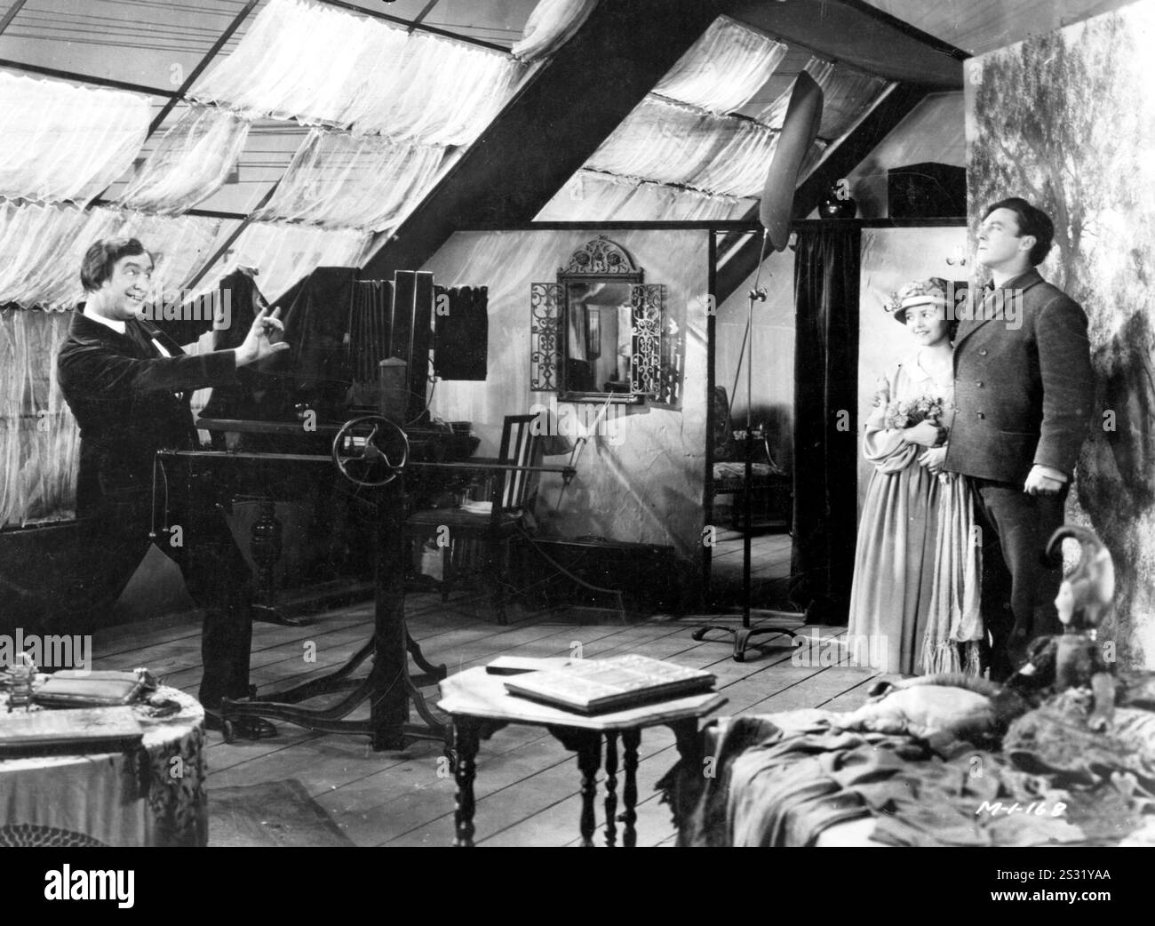 SUNRISE [US 1927] J FARRELL MacDONALD AS THE PHOTOGRAPHER WITH GEORGE O ...