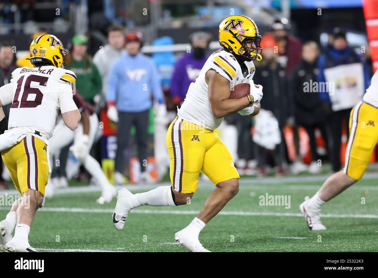 CHARLOTTE, NC - JANUARY 03: Minnesota Golden Gophers running back Jaren ...