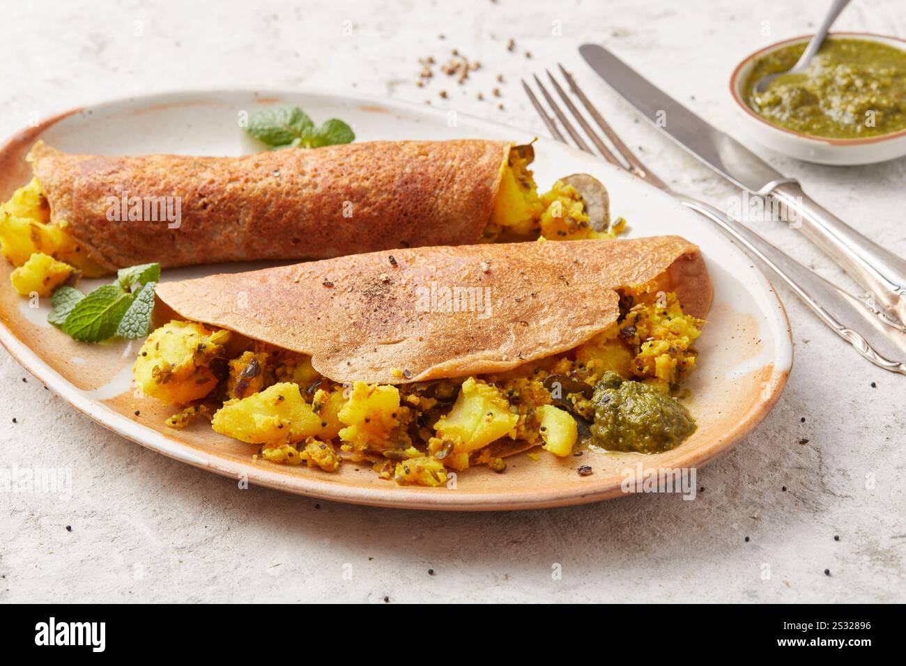 Dosas hi-res stock photography and images - Alamy