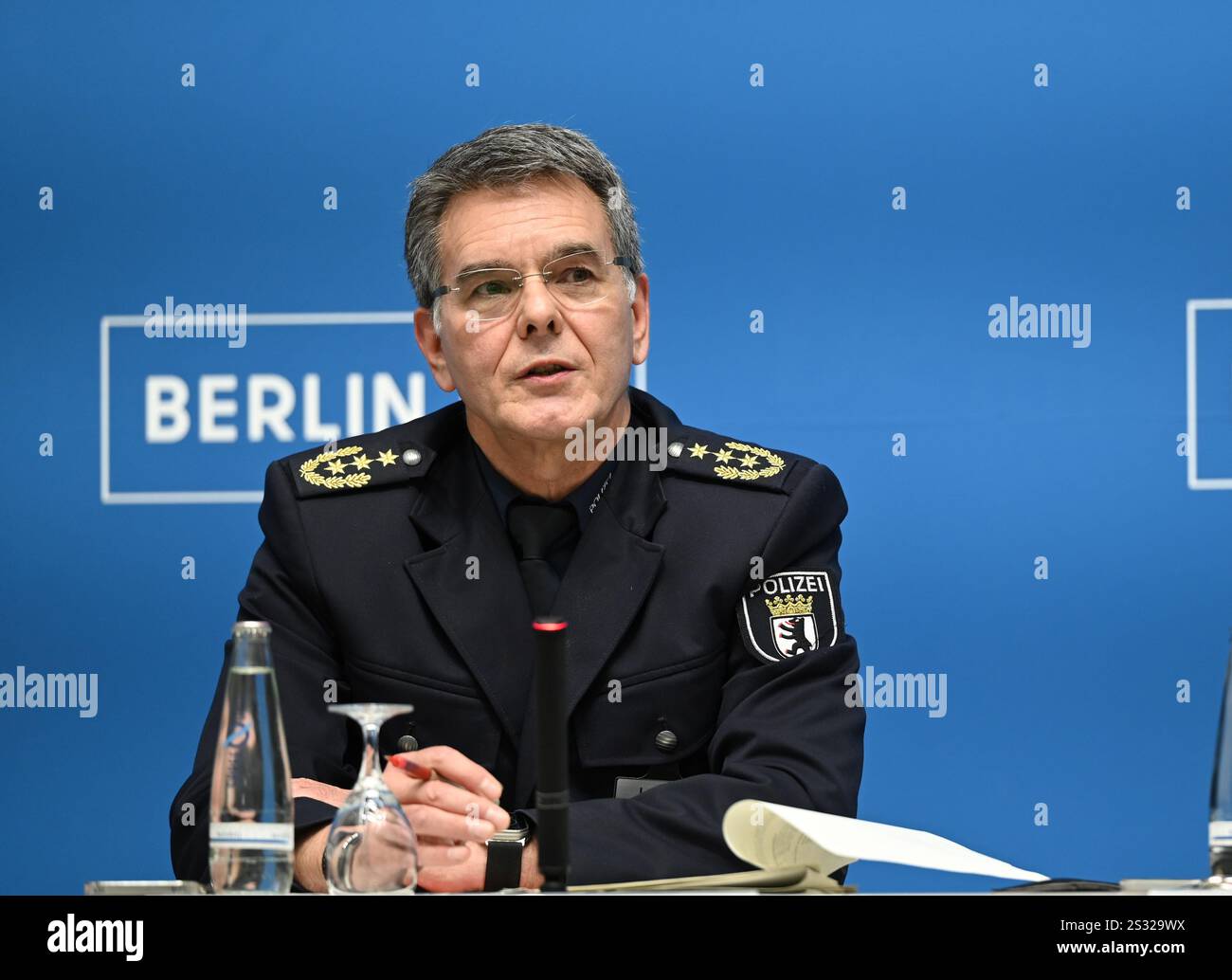 Berlin, Germany. 08th Jan, 2025. Police Vice President Marco Langer at a press conference after ...