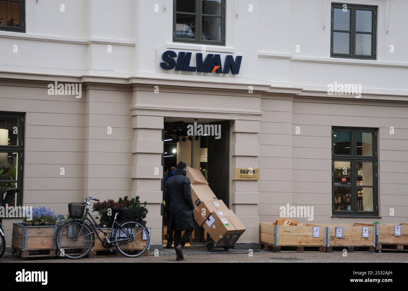 Copenhagen/ Denmark/08 january 2025/GLS delivery male in action and gls ...