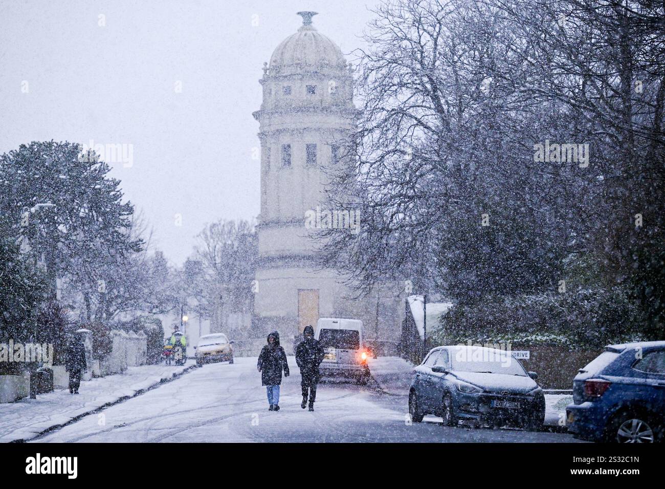 Brighton UK 8th January 2025 - Heavy snow falls in the Queens Park area ...