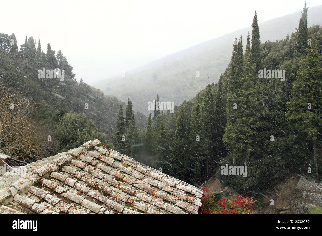 Snow falling in a rural scene in Tuscany, Italy Stock Photo - Alamy