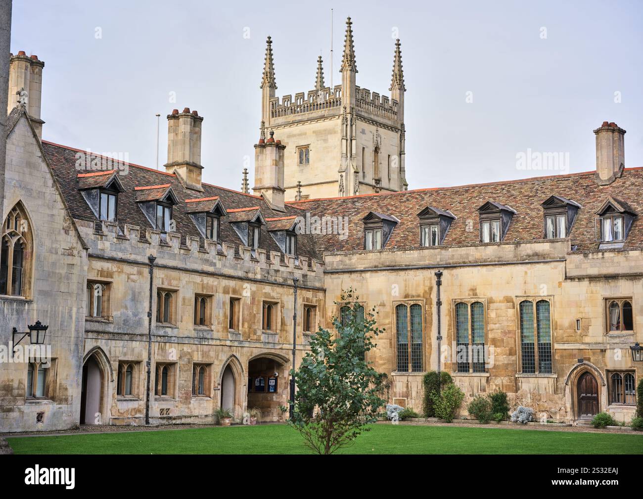 Courtyard in Pembroke College, University of Cambridge, England Stock Photo - Alamy