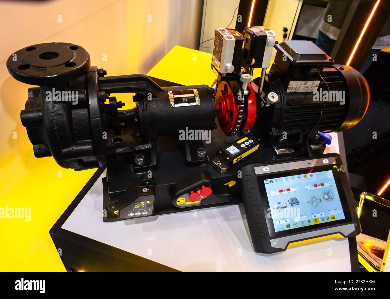 Shaft alignment system. Multi-point measurements Stock Photo - Alamy