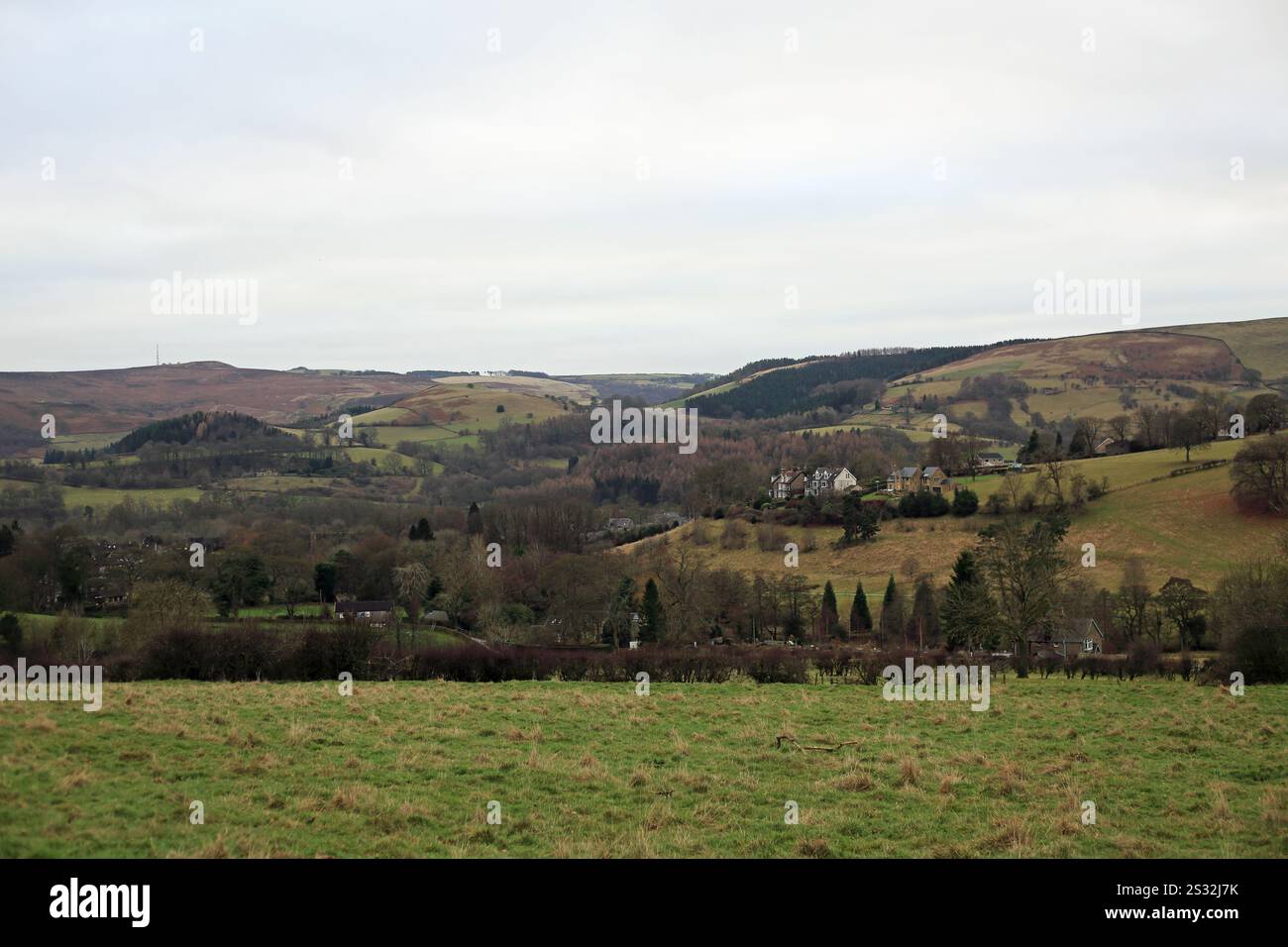 Hathersage village hi-res stock photography and images - Alamy