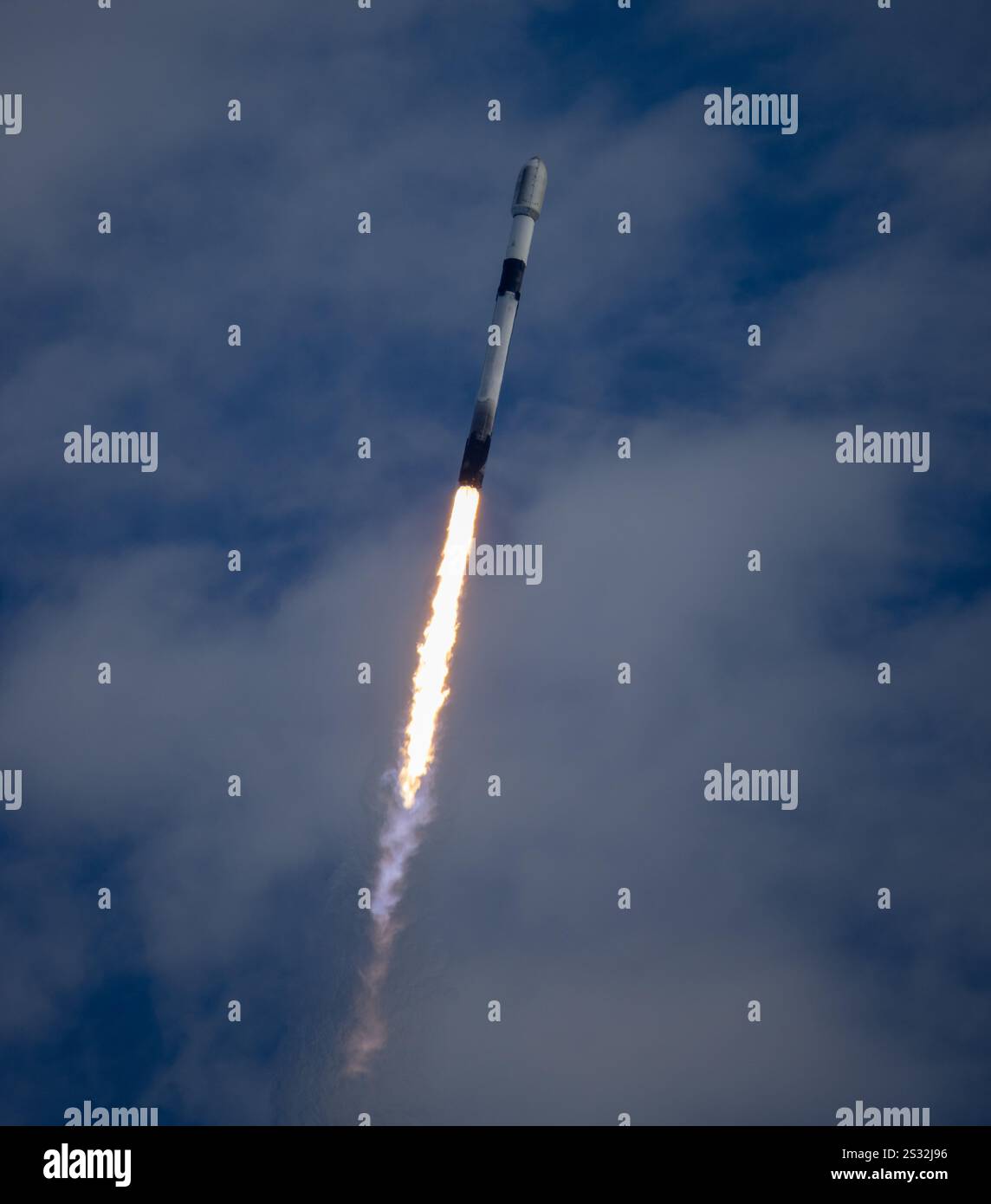 Kennedy Space Center, USA. 08th Jan, 2025. On a chilly breezy mid ...