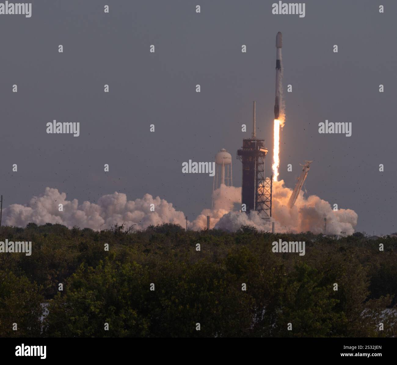 Kennedy Space Center, USA. 08th Jan, 2025. On a chilly breezy mid ...