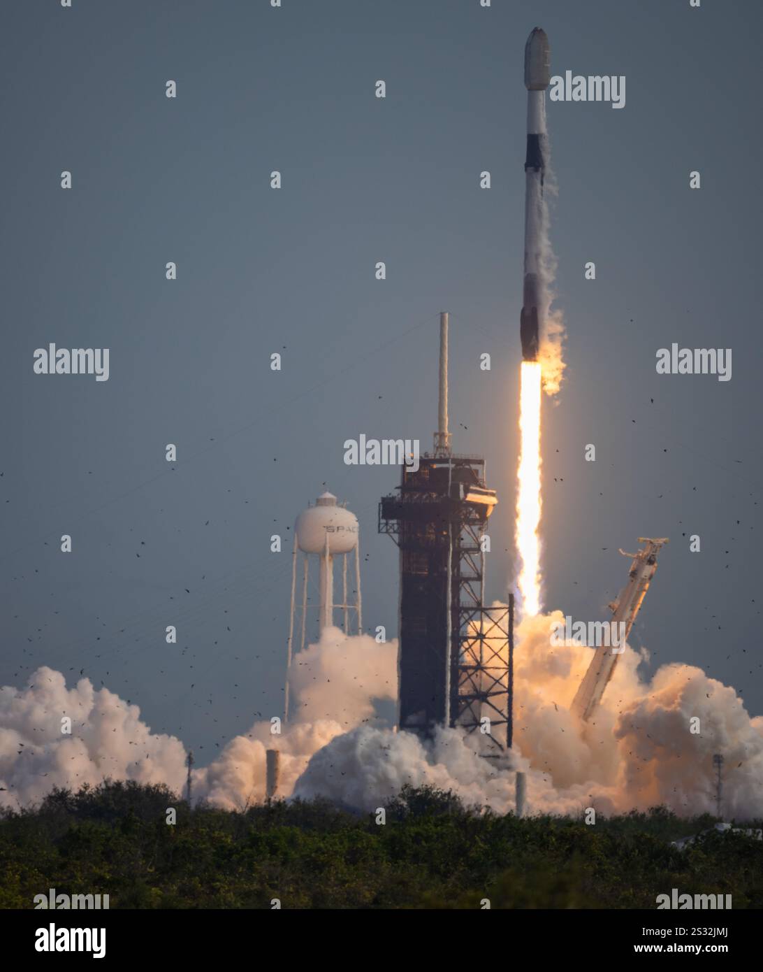 Kennedy Space Center, USA. 08th Jan, 2025. On a chilly breezy mid ...