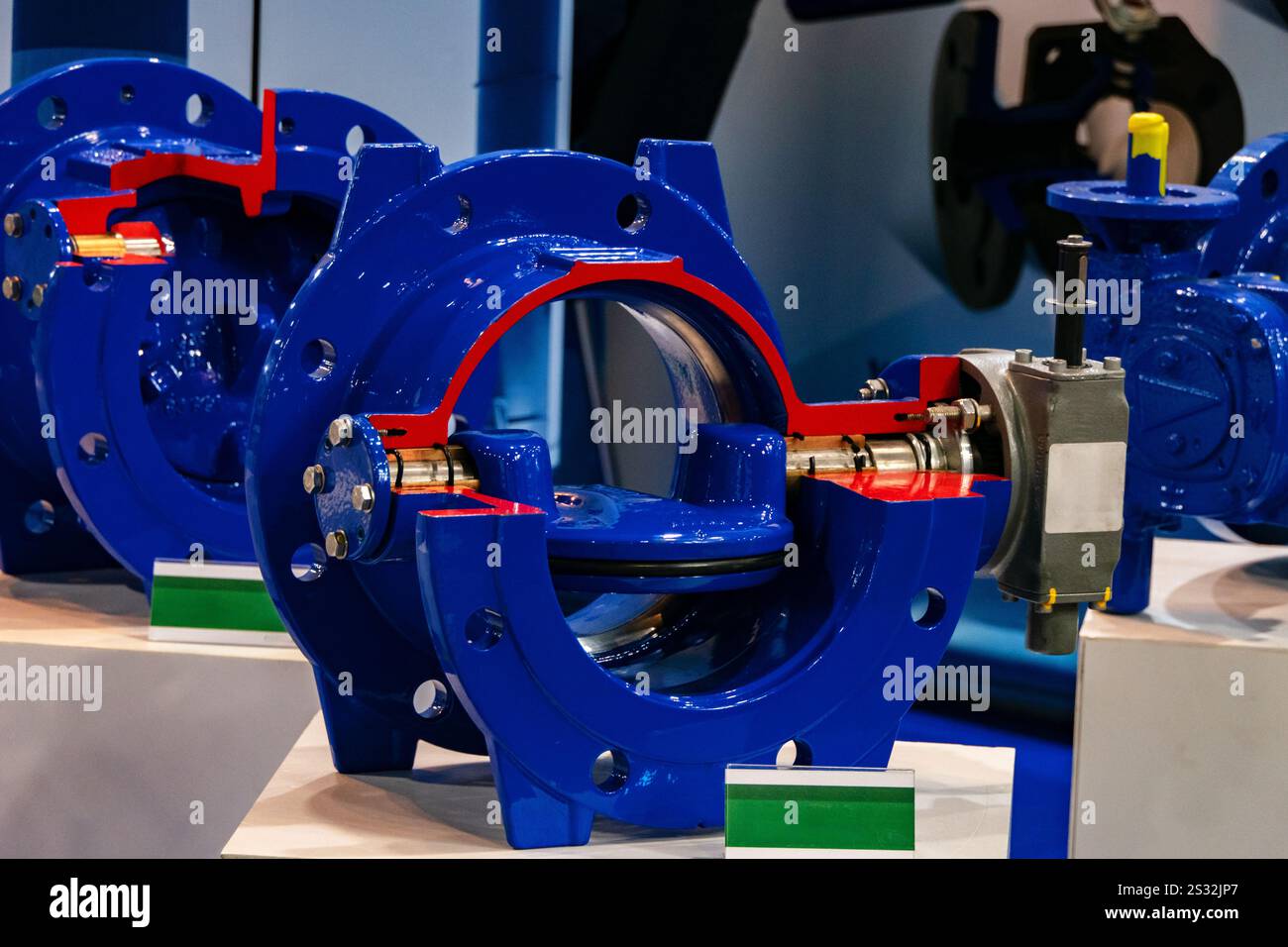 Disc rotary shutter. Detail in section for studying the principle of ...