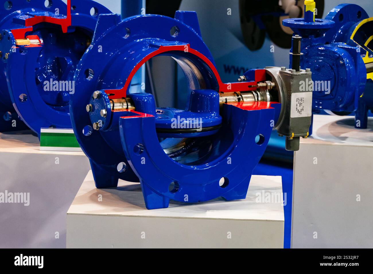 Disc rotary shutter. Detail in section for studying the principle of ...