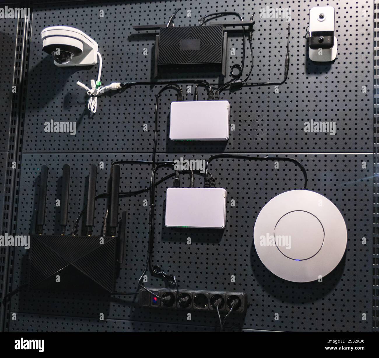 Backup power supply system for the Internet, routers and video ...