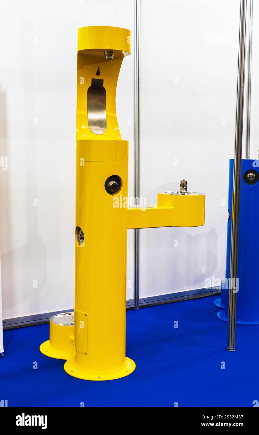 Modern Design Yellow Public Fountain Stock Photo - Alamy