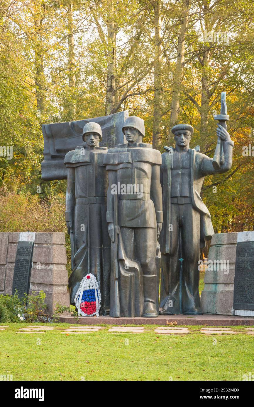 Military statues at the war memorial, Martynas Mazvydas Sculpture Park ...