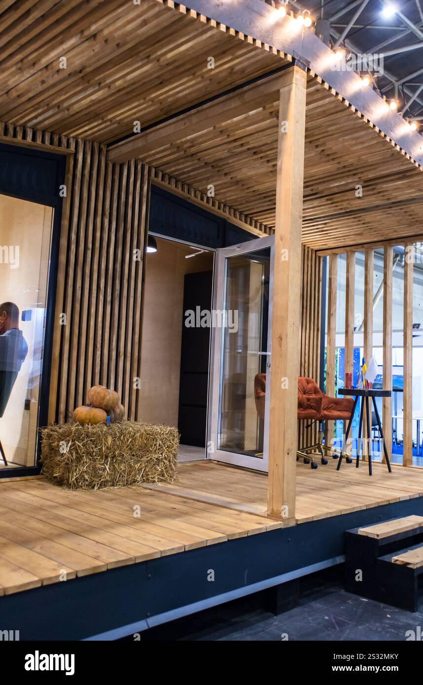 Modern modular wooden house. Front of the house Stock Photo - Alamy